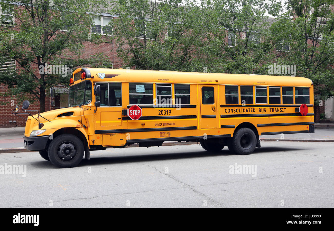 Schulbus in Manhattan, New York City, New York, USA Stockfotografie - Alamy