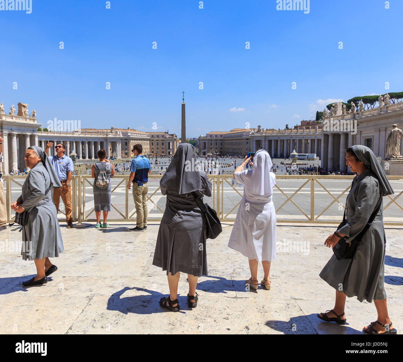 Meist petersdom genannt und petersplatz -Fotos und -Bildmaterial in ...