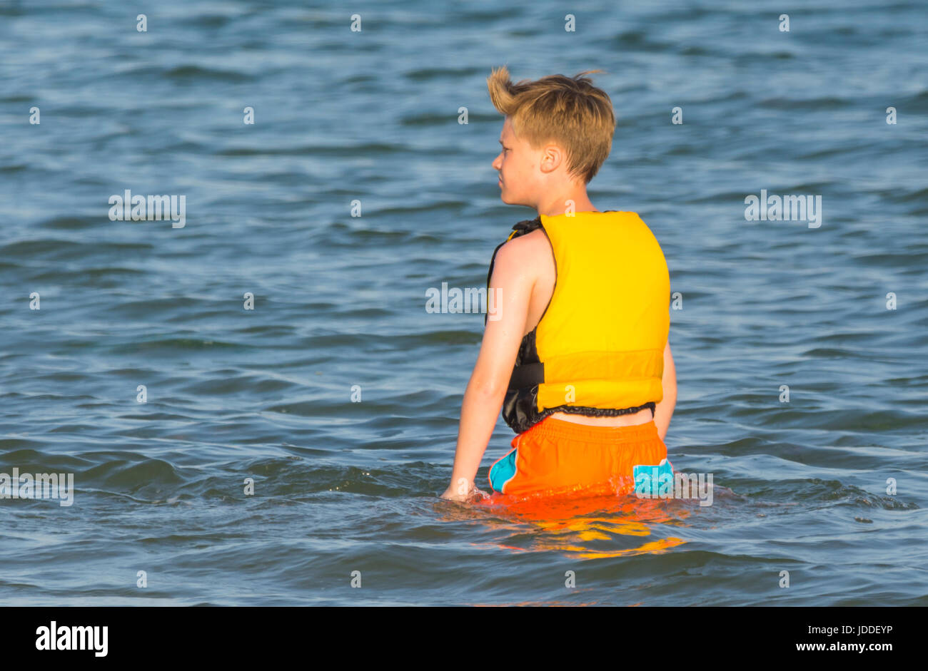 Bis zu seiner taille -Fotos und -Bildmaterial in hoher Auflösung – Alamy