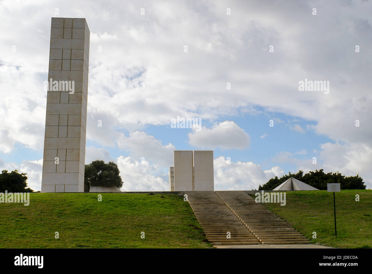 Danny karavan dani karavan -Fotos und -Bildmaterial in hoher Auflösung ...