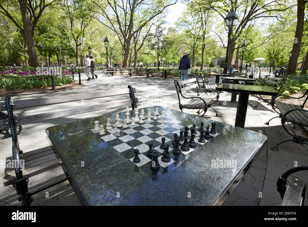 Outdoor chess board -Fotos und -Bildmaterial in hoher Auflösung – Alamy