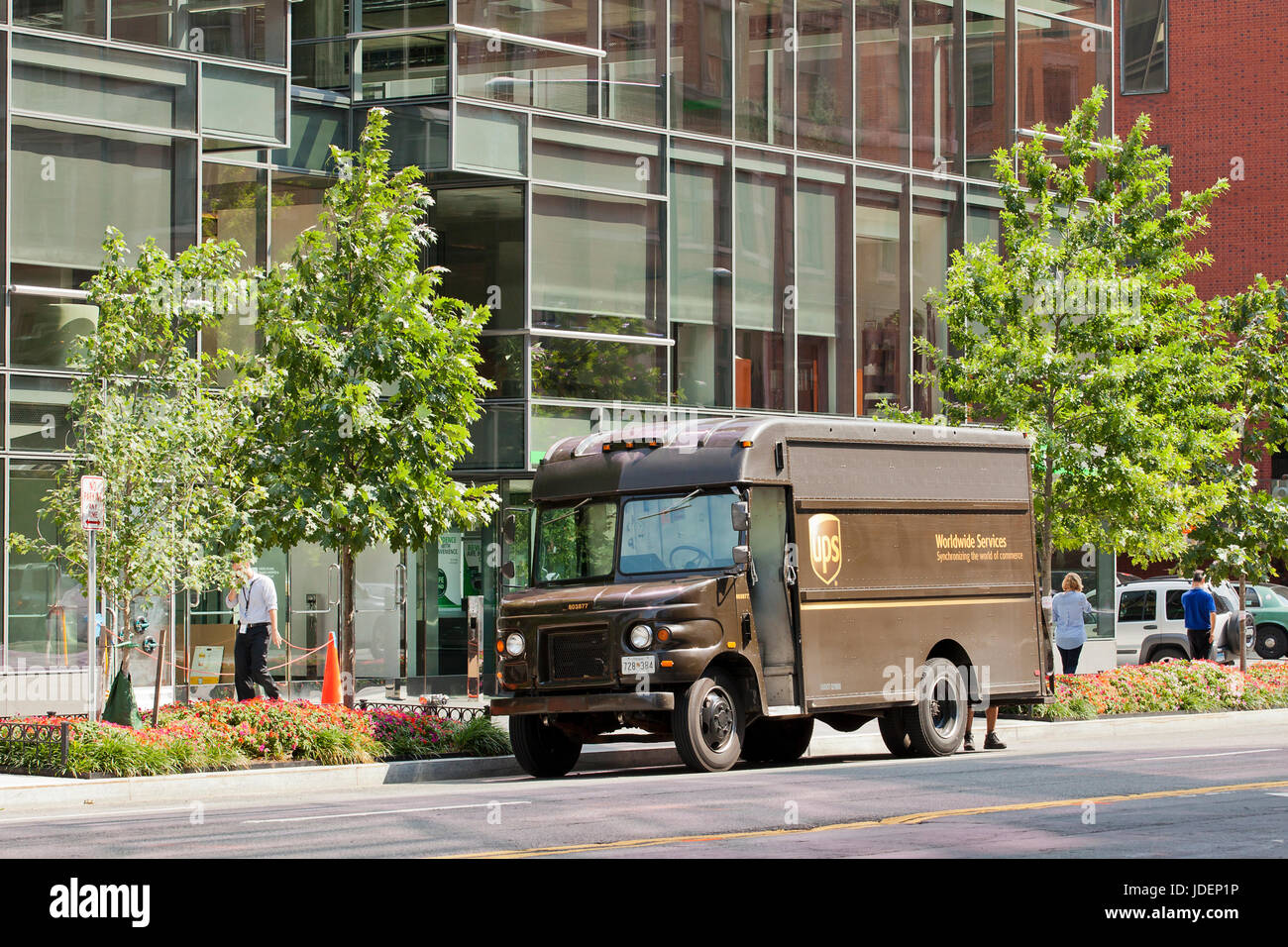 Ups delivery truck -Fotos und -Bildmaterial in hoher Auflösung – Alamy