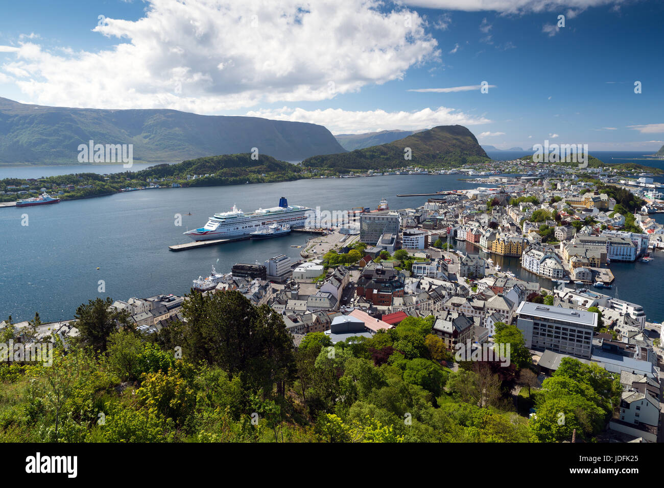 Fjellstua viewpoint ålesund -Fotos und -Bildmaterial in hoher Auflösung ...