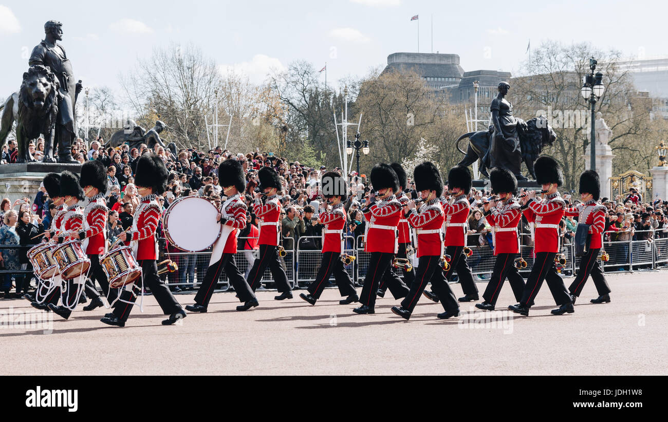 Royal horse guards paradehelm -Fotos und -Bildmaterial in hoher ...