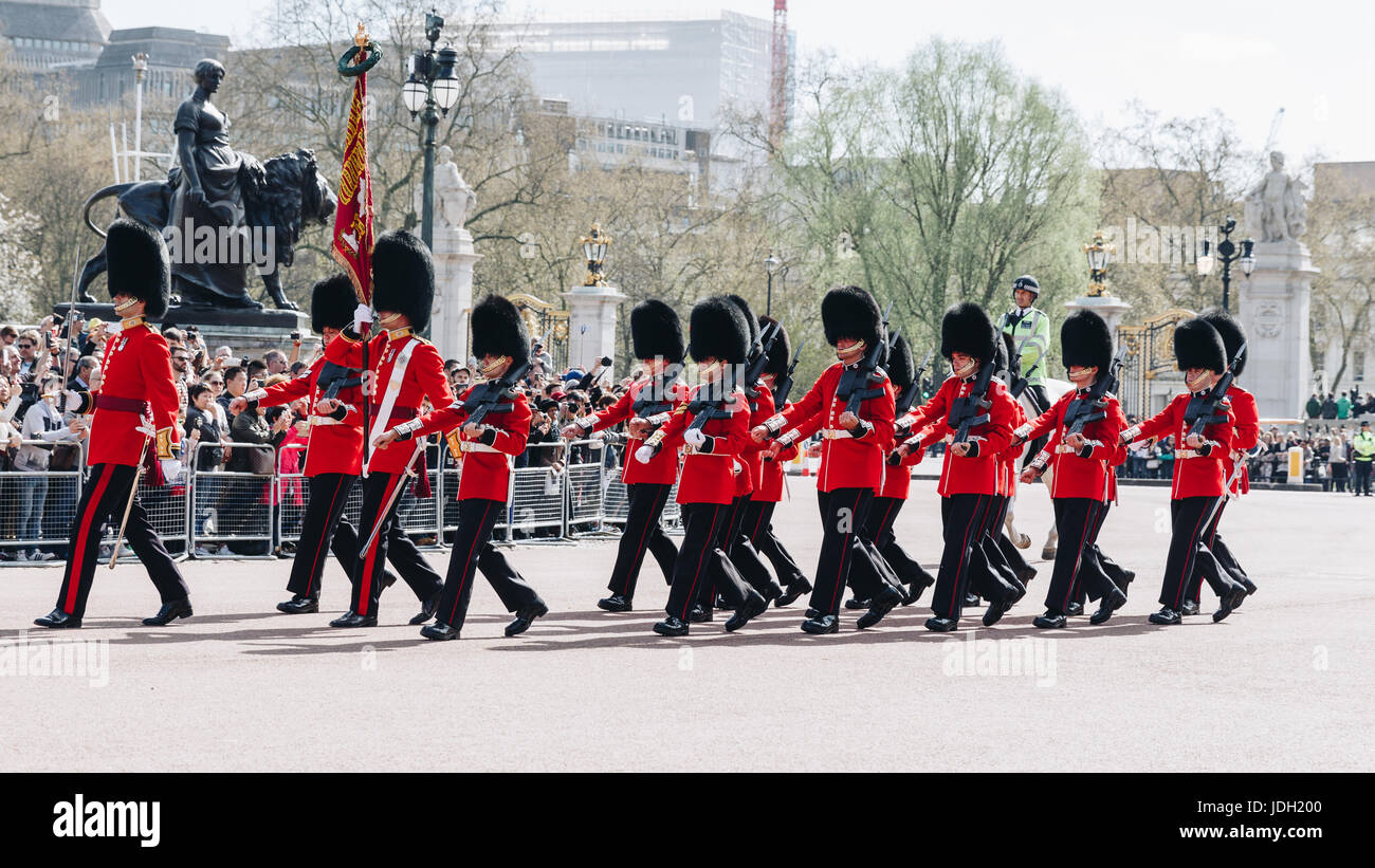 Royal horse guards paradehelm -Fotos und -Bildmaterial in hoher ...