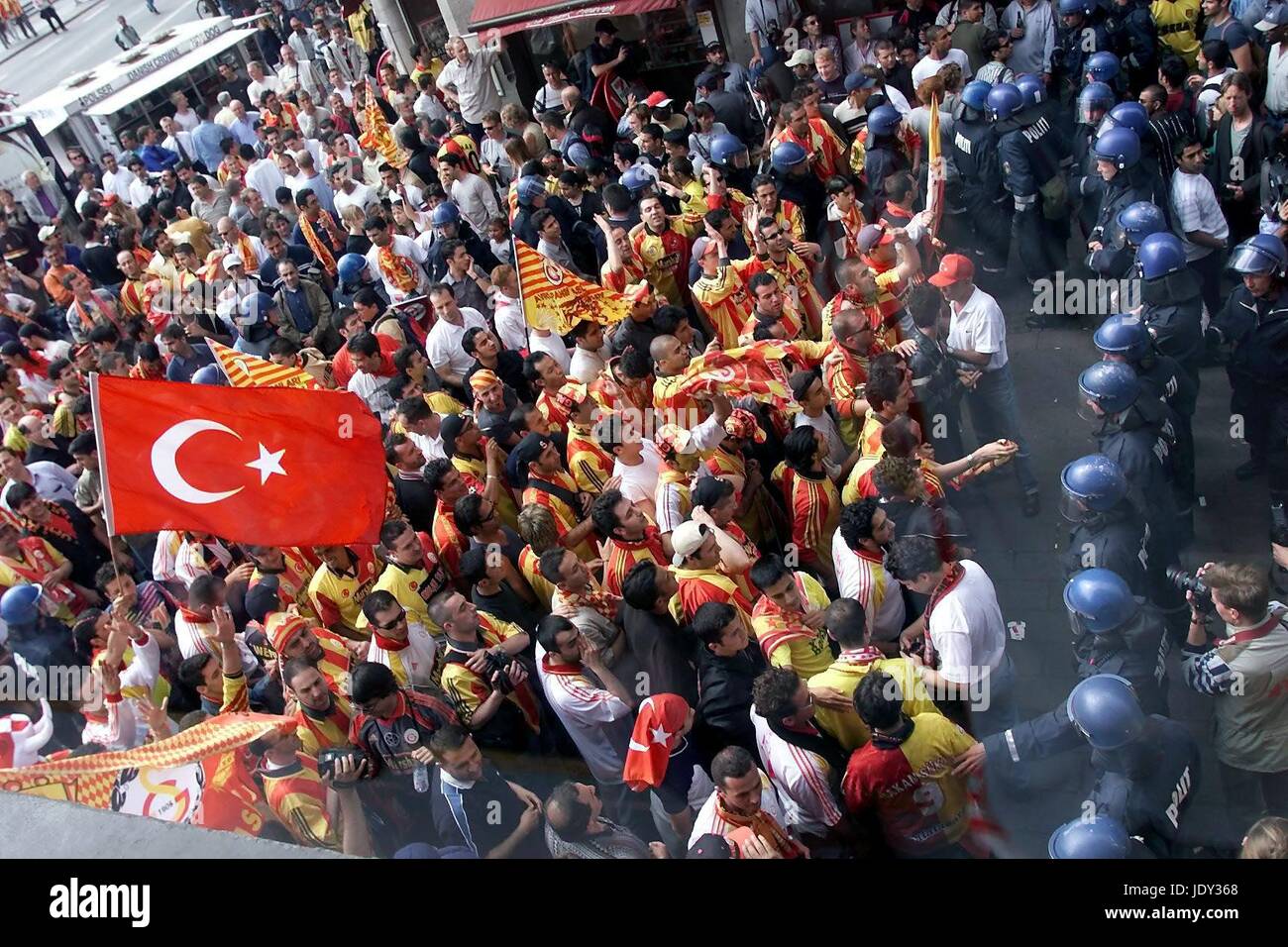 Galatasaray arsenal hooligans galatasaray arsenal -Fotos und ...