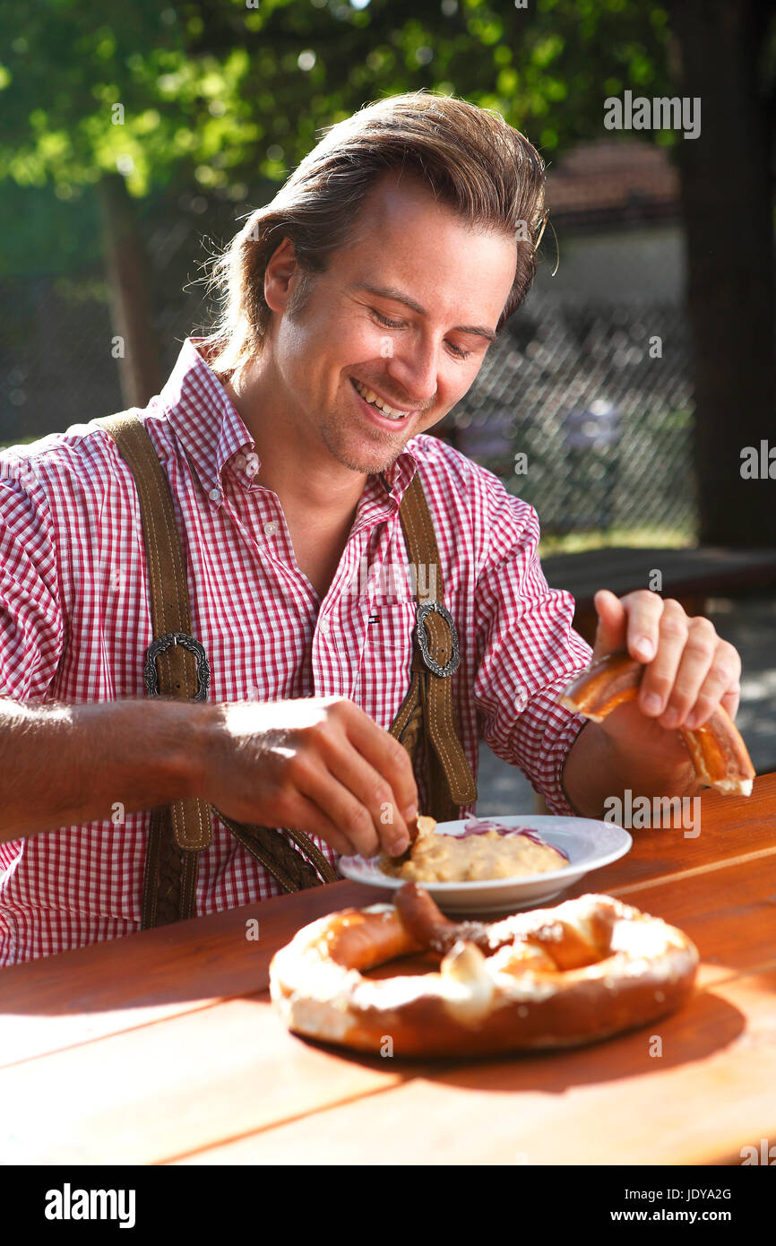 Fest brezel -Fotos und -Bildmaterial in hoher Auflösung – Alamy