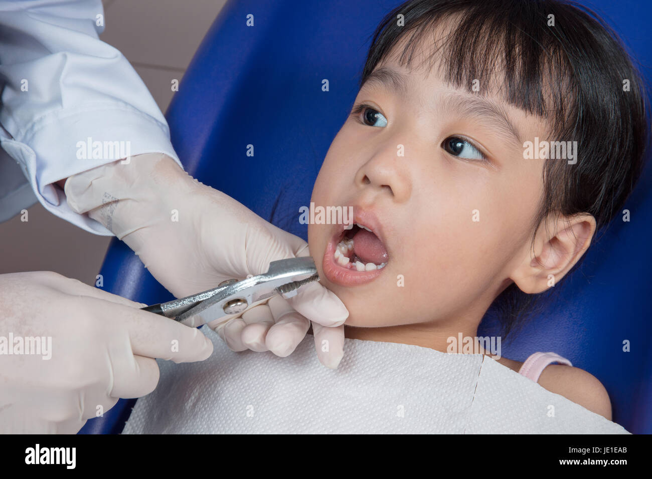 Dental Extraction Stockfotos und -bilder Kaufen - Alamy