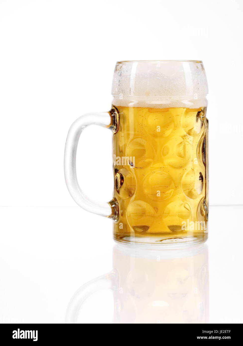 Masskrug bier -Fotos und -Bildmaterial in hoher Auflösung – Alamy