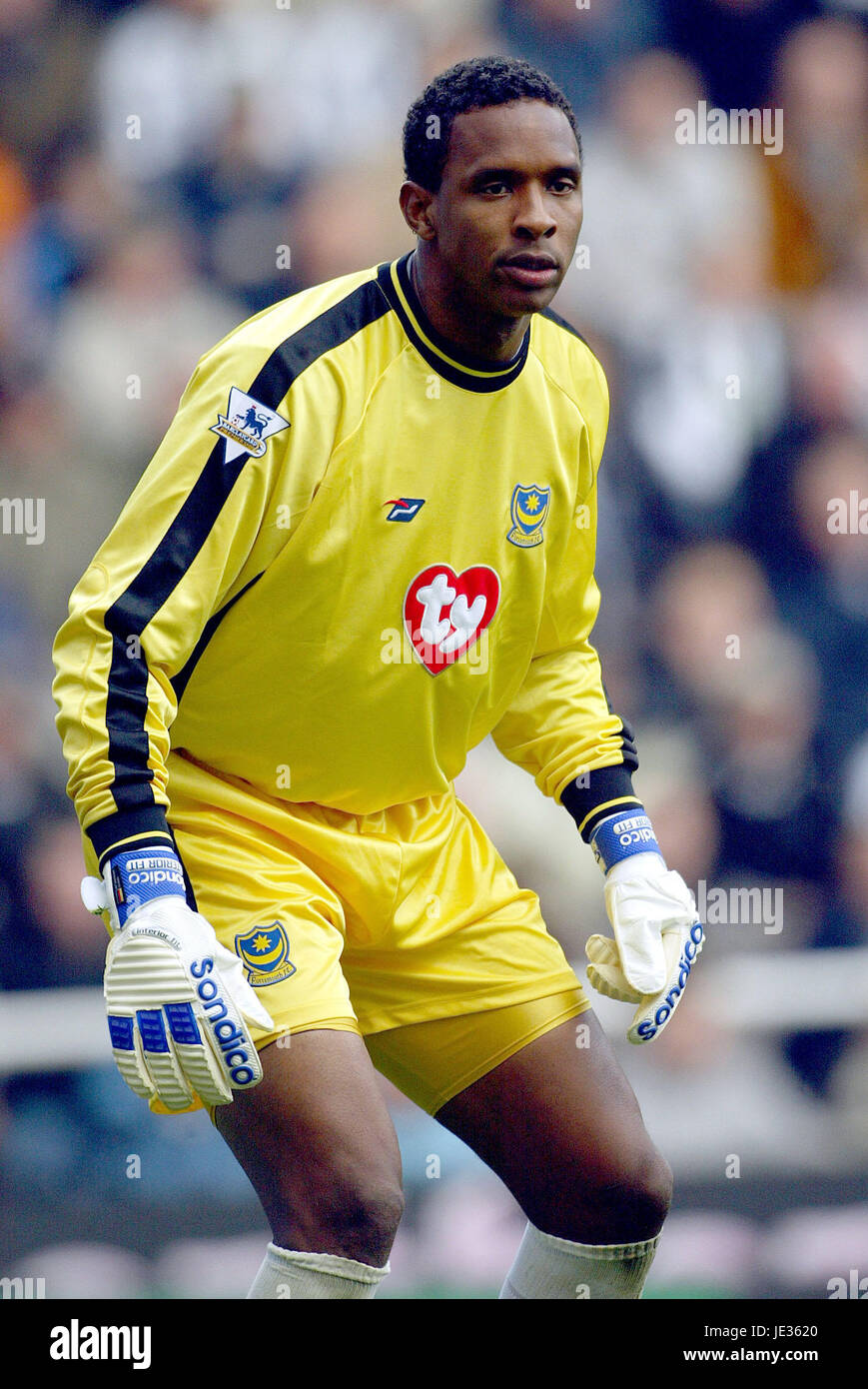 SHAKA HISLOP PORTSMOUTH FC St. JAMES PARK NEWCASTLE ENGLAND 25. Oktober ...