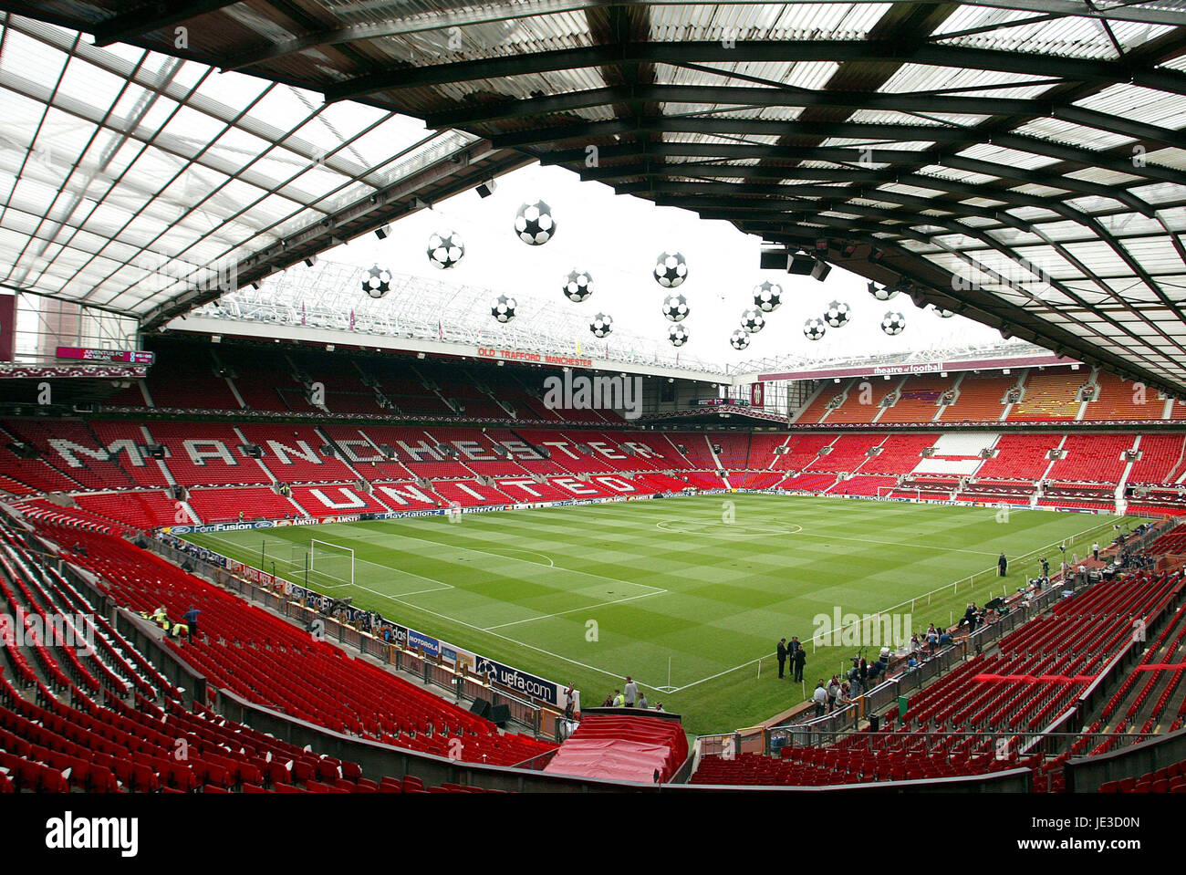 Old trafford football stadium -Fotos und -Bildmaterial in hoher ...