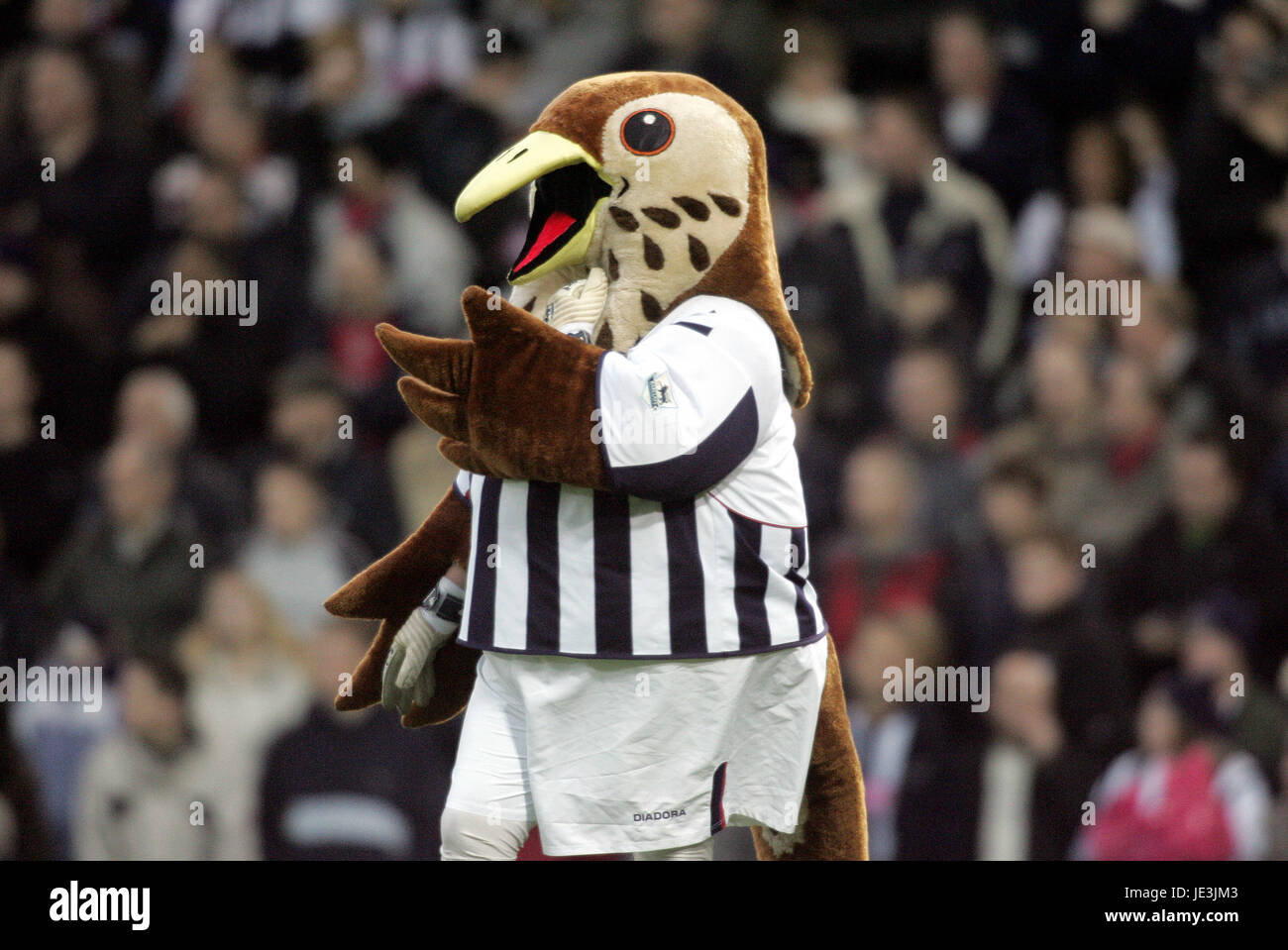 Manchester united maskottchen -Fotos und -Bildmaterial in hoher ...