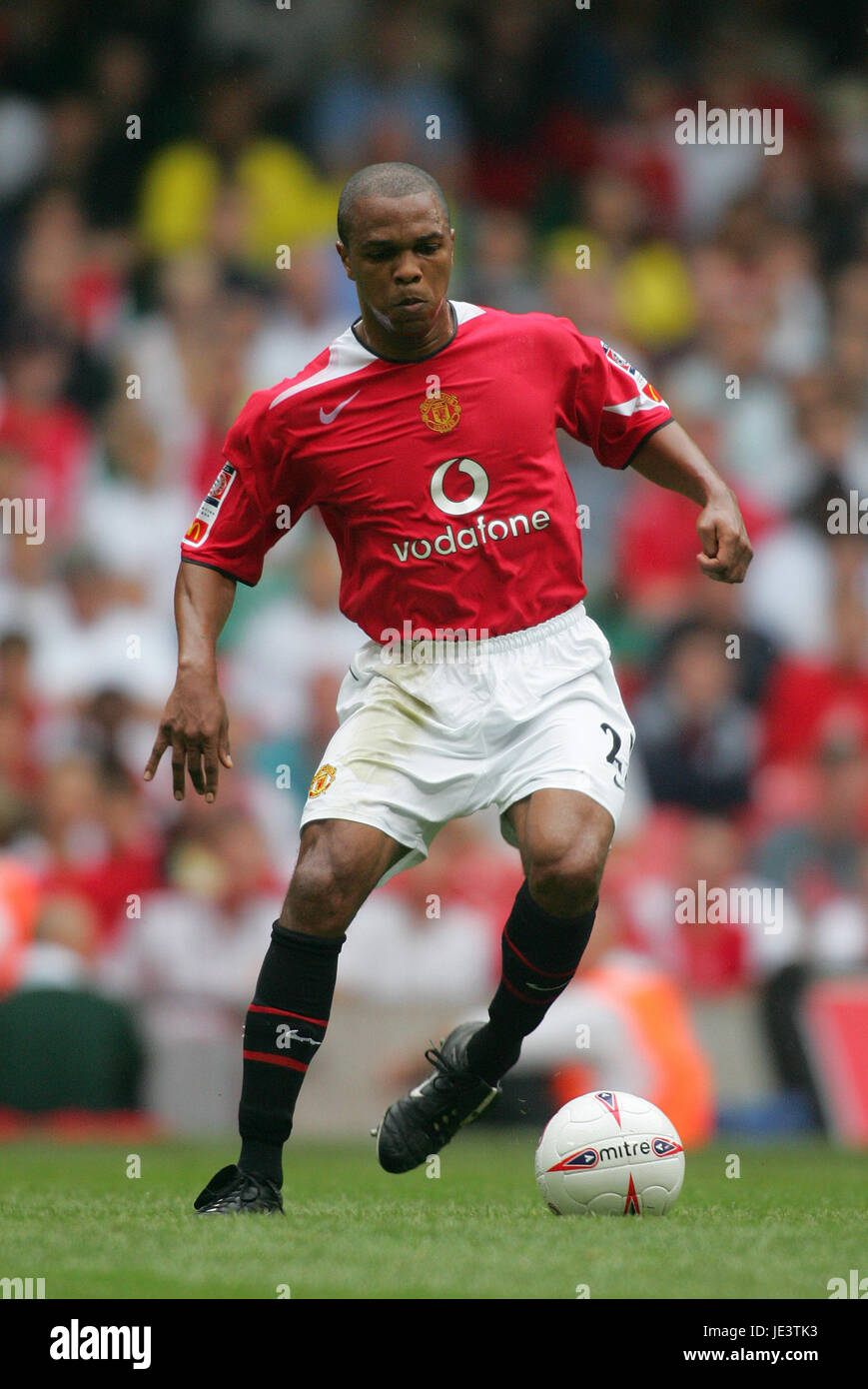 QUINTON FORTUNE MANCHESTER UNITED FC MILLENNIUM Stadion CARDIFF WALES 8 ...