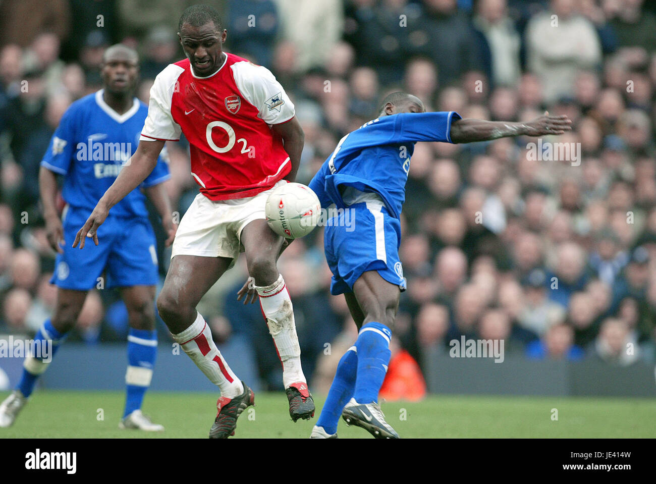 P VIEIRA & CLAUDE MAKELELE ARSENAL V CHELSEA HIGHBURY LONDON ENGLAND 15 ...