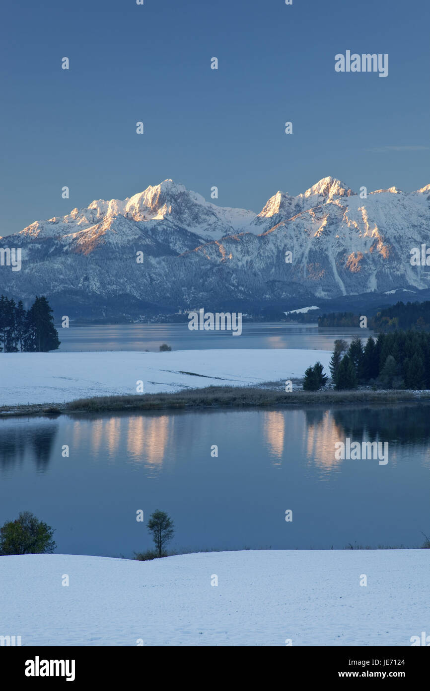 Illasbergsee mit Allgäuer Berge im Winter, Forggensee, Halblech, Ost ...