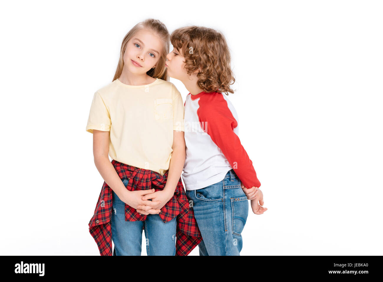 Kinder junge mädchen kuss -Fotos und -Bildmaterial in hoher Auflösung ...