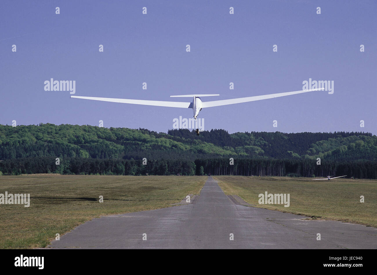 Segelflugzeug landebahn antenne -Fotos und -Bildmaterial in hoher ...