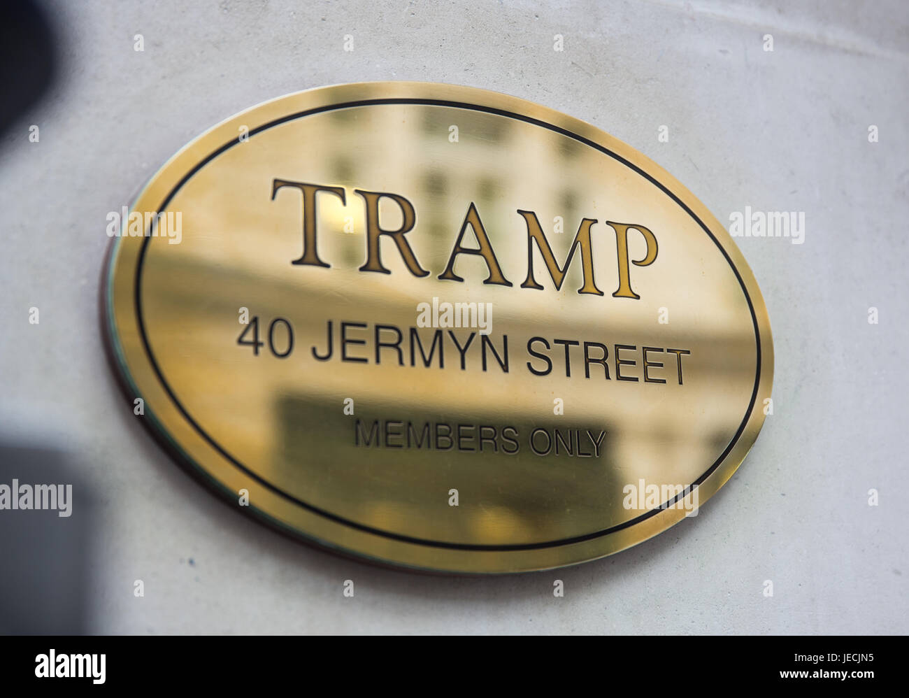 Uk tramp -Fotos und -Bildmaterial in hoher Auflösung – Alamy