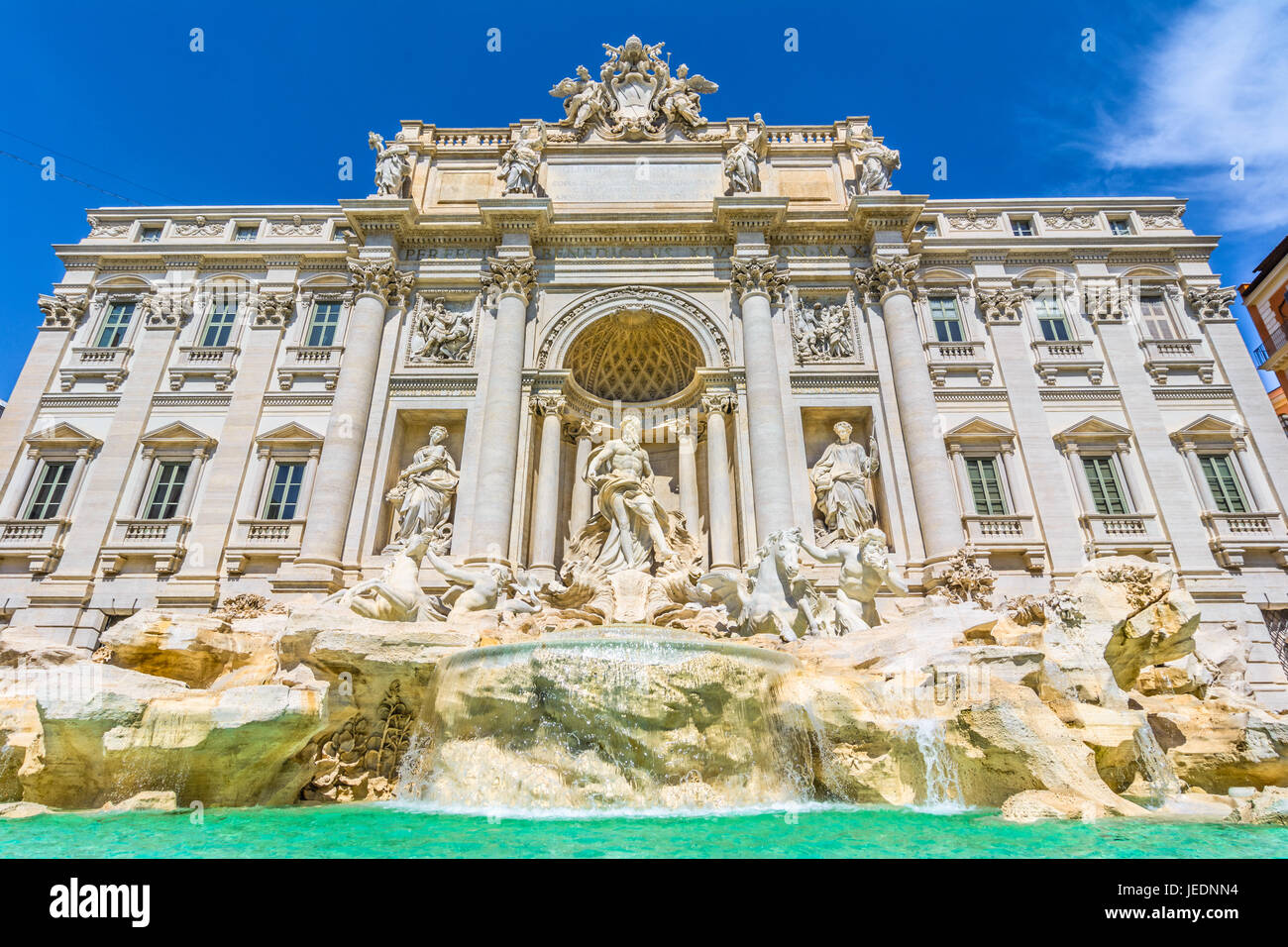 Der Trevi Brunnen, die Fontana di Trevi, ist ein Brunnen in der Trevi ...