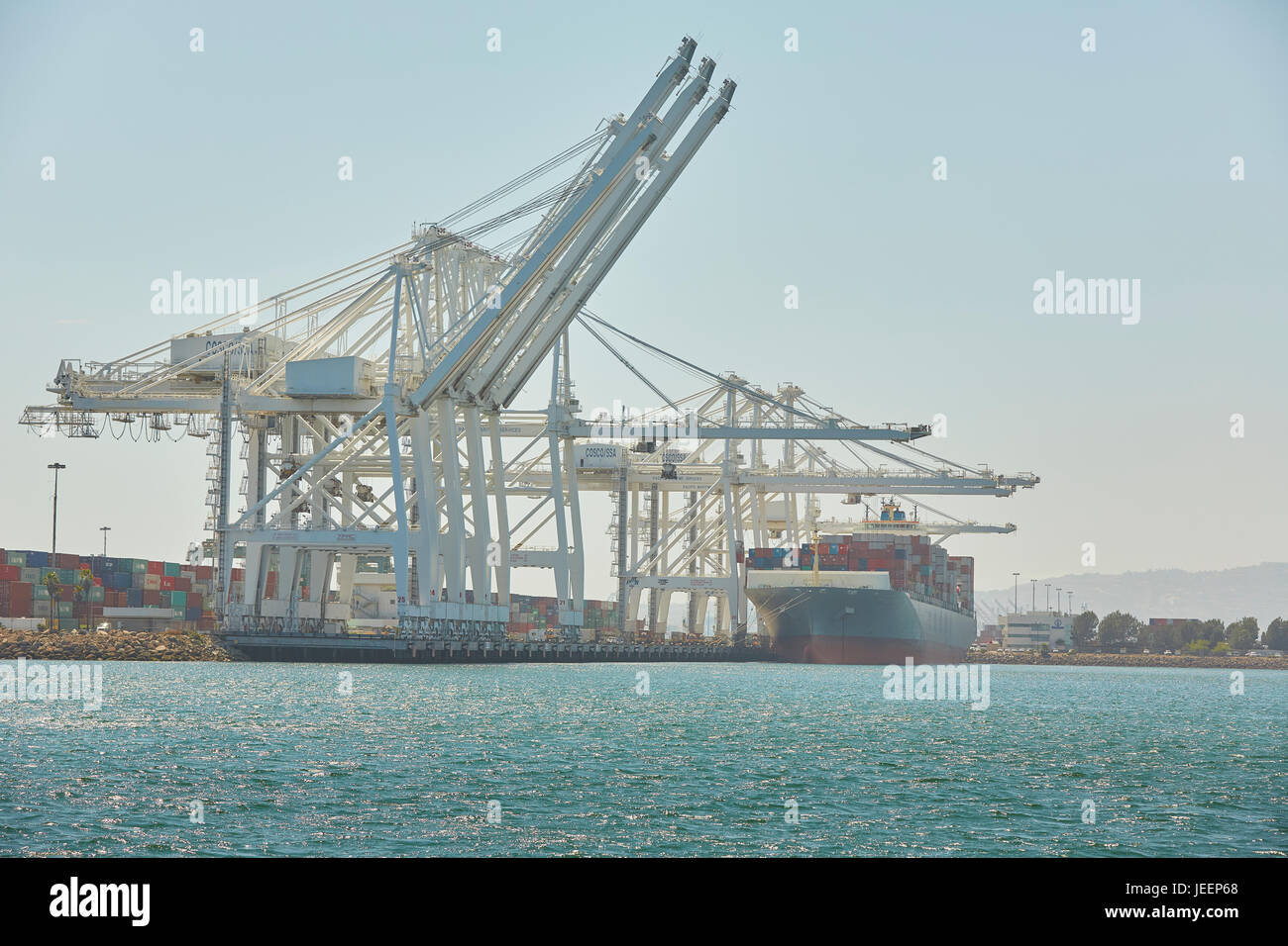 Long beach container terminal pier j -Fotos und -Bildmaterial in hoher ...