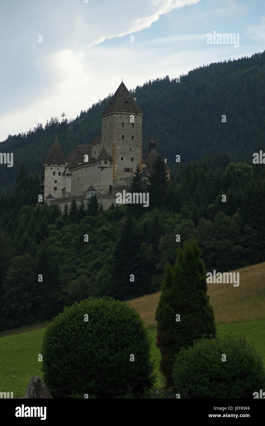 Schloss Moosham gehört zur Gemeinde Unternberg im Lungau, Salzburg ...