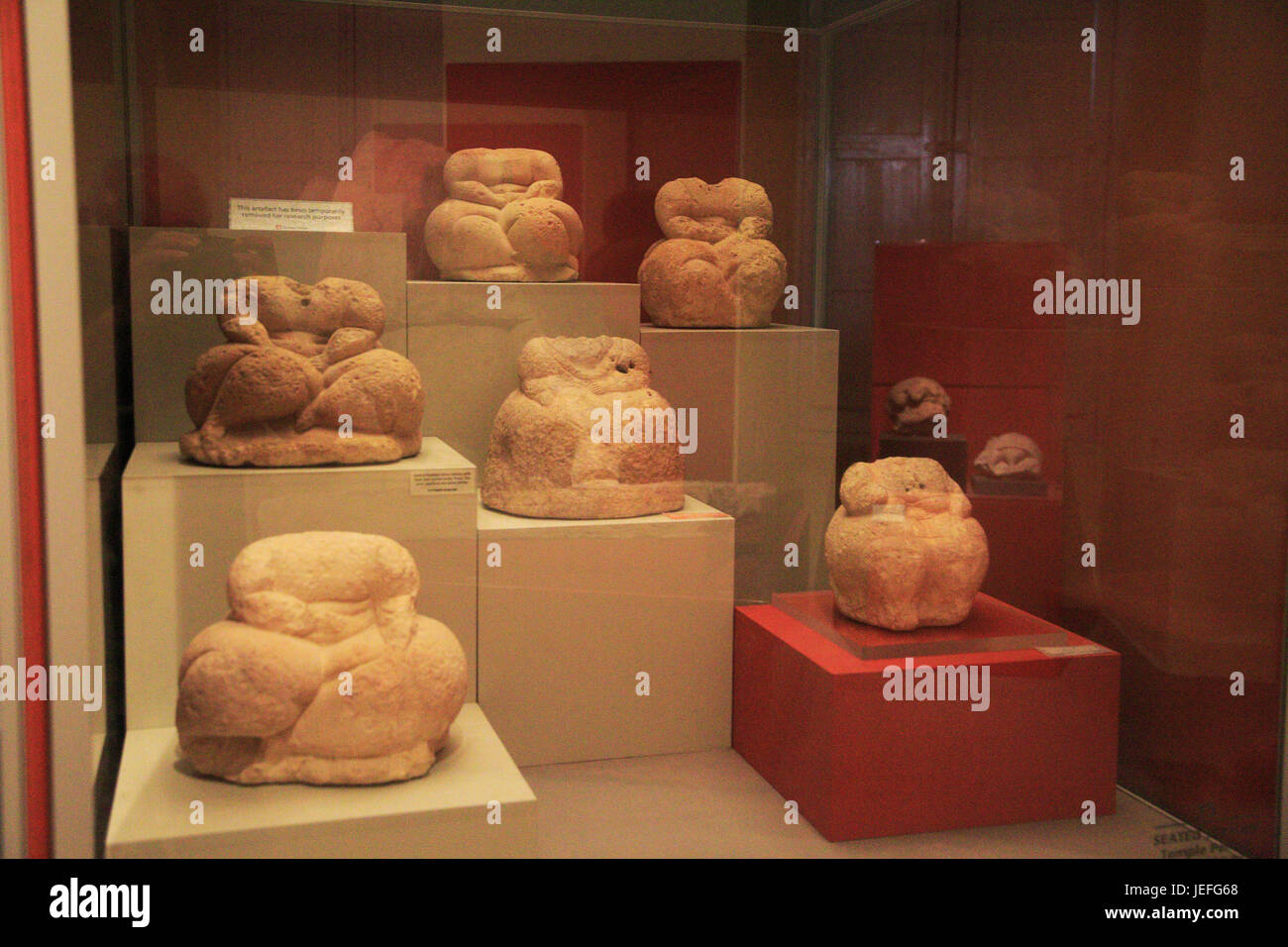 Fat lady statue -Fotos und -Bildmaterial in hoher Auflösung – Alamy