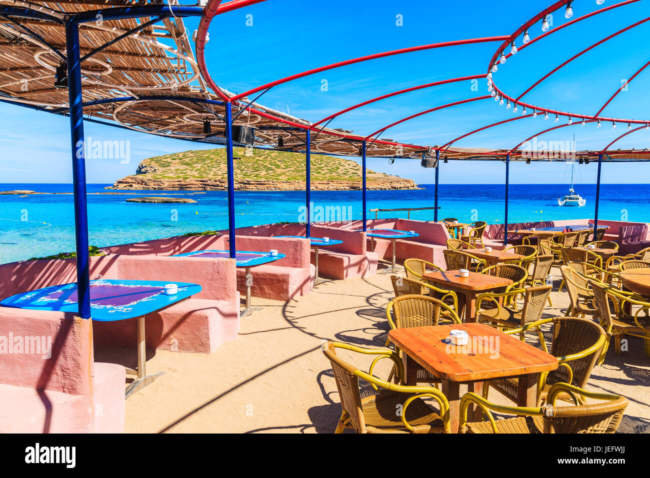 Beach bar cala comte ibiza -Fotos und -Bildmaterial in hoher Auflösung ...