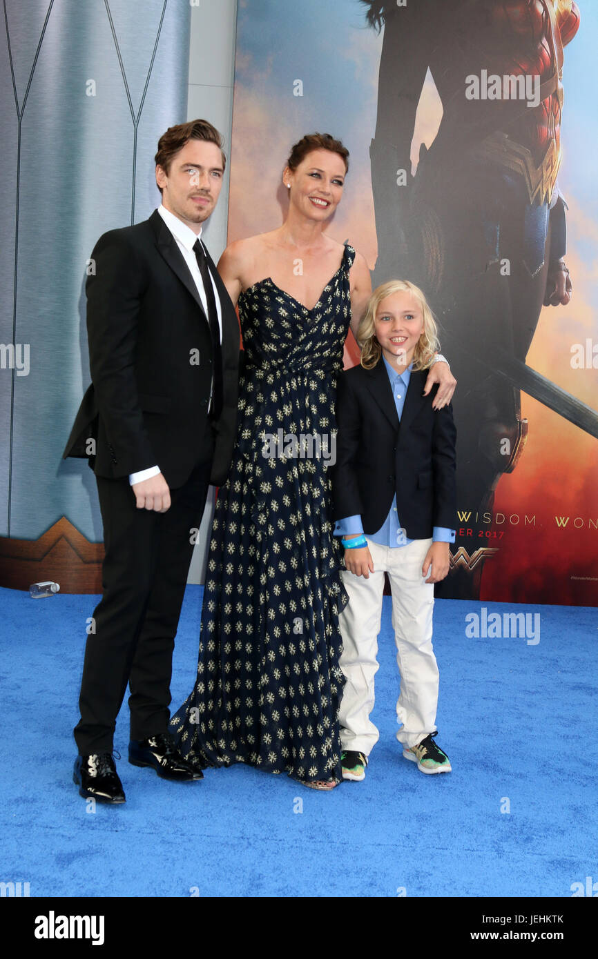 Sebastian sartor connie nielsen bryce thadeus ulrich nielsen -Fotos und ...