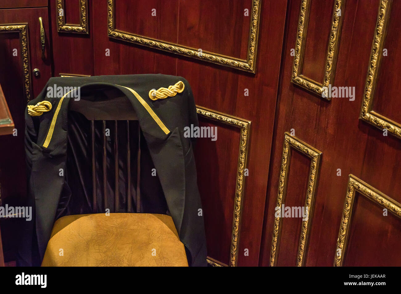 Bellhop Hotel Entrance Stockfotos und -bilder Kaufen - Alamy