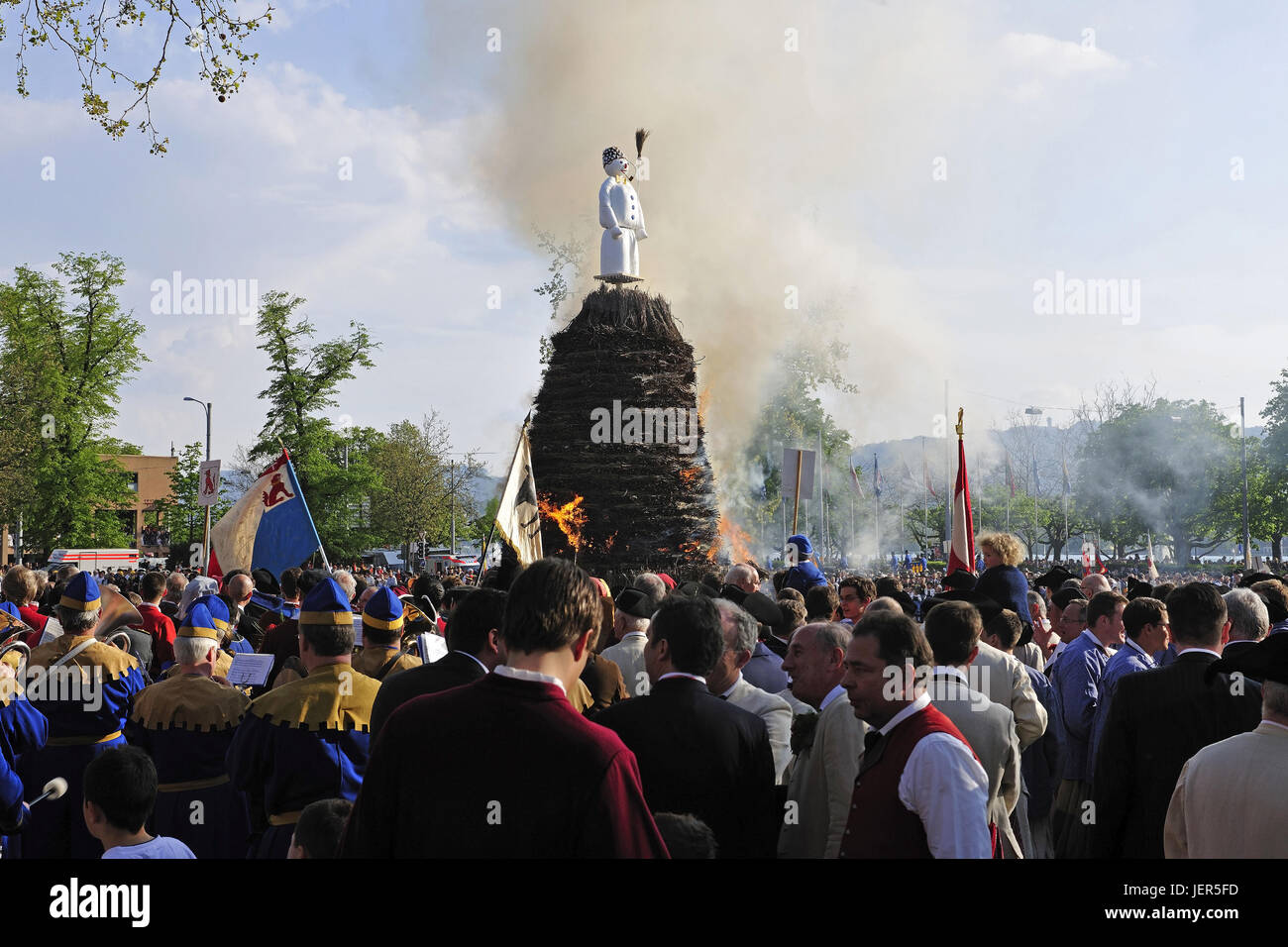 Sechsel? Uten, eine alte traditionelle Party in Zürich. Der Höhepunkt ...