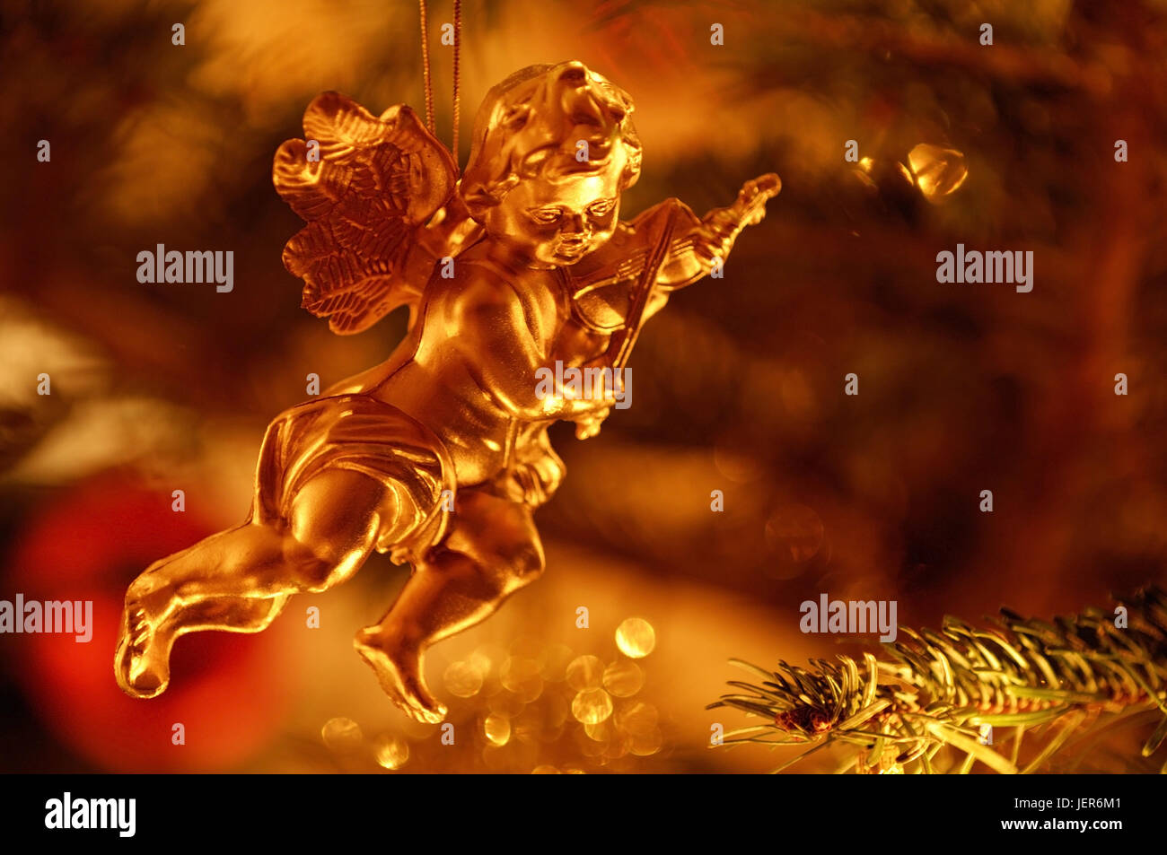 Tannenbaum in gold -Fotos und -Bildmaterial in hoher Auflösung – Alamy