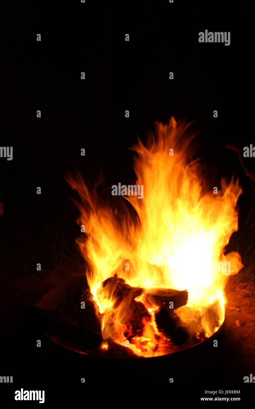 Auspuff flammen -Fotos und -Bildmaterial in hoher Auflösung – Alamy