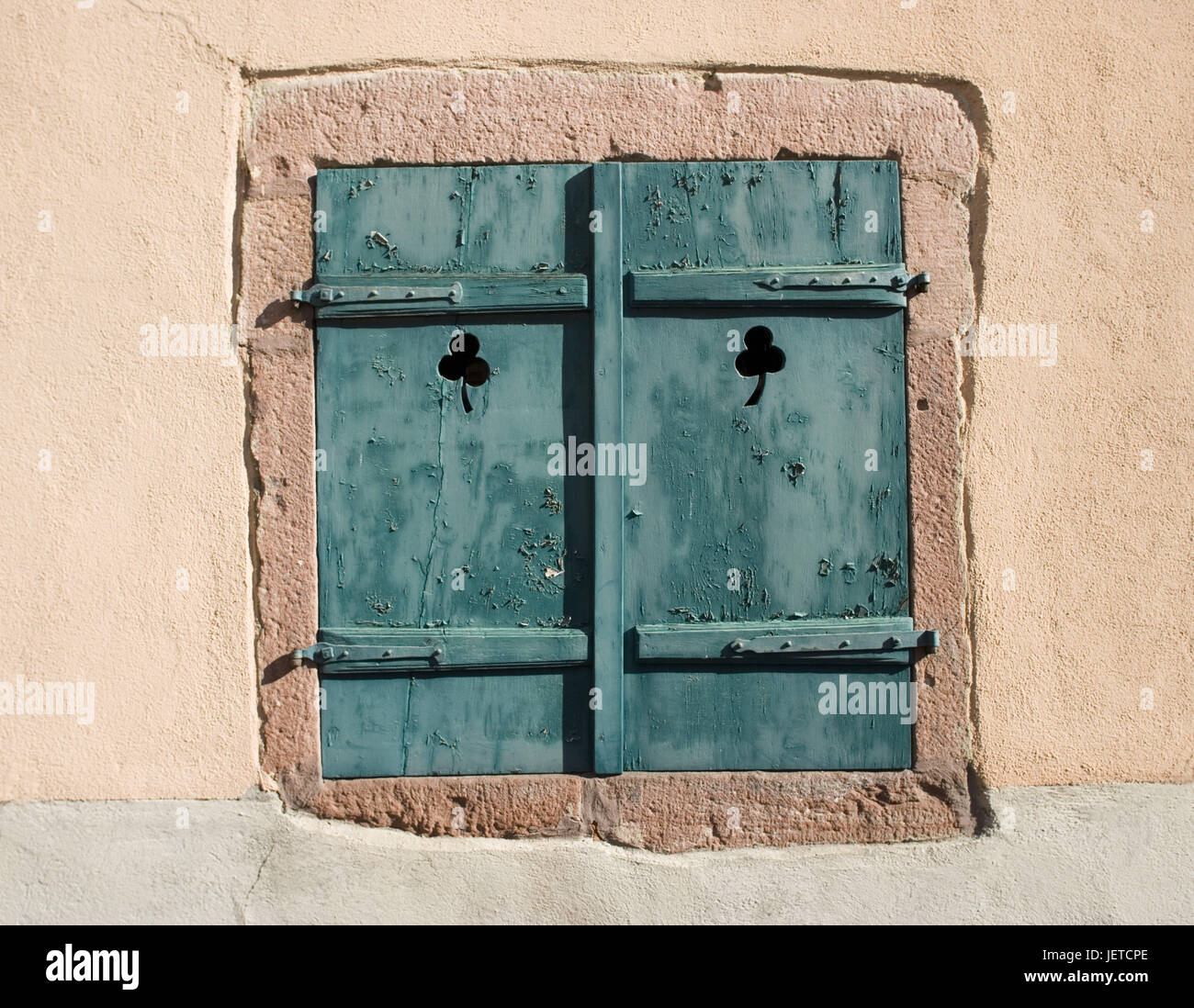 Fenster haus fassade -Fotos und -Bildmaterial in hoher Auflösung – Alamy