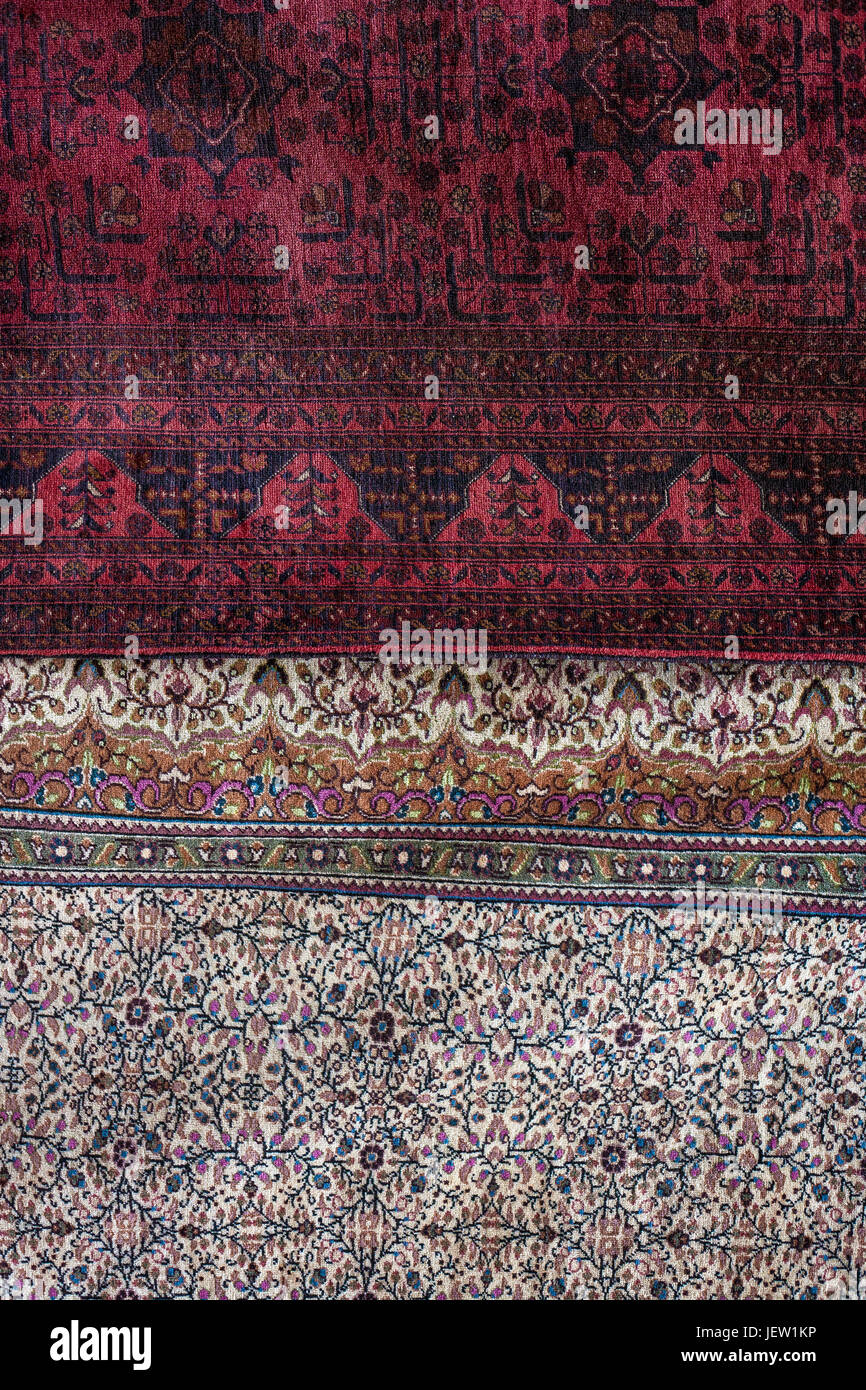 Red oriental persian carpet texture -Fotos und -Bildmaterial in hoher ...