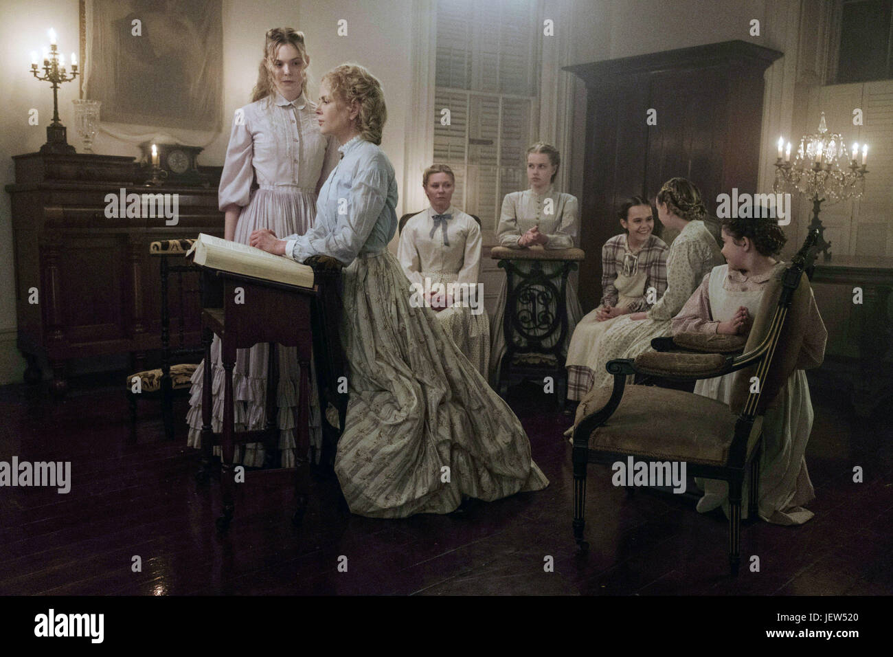 DIE BEGUILED, von links: Elle Fanning, Nicole Kidman, Kirsten Dunst ...