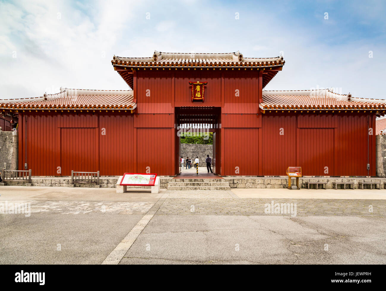 Gate of the shuri castle -Fotos und -Bildmaterial in hoher Auflösung ...