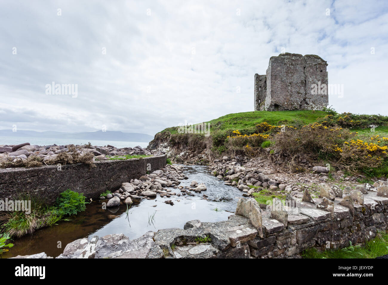 Minard Castle erbaut durch die Ritter von Kerry und zerstört durch die ...