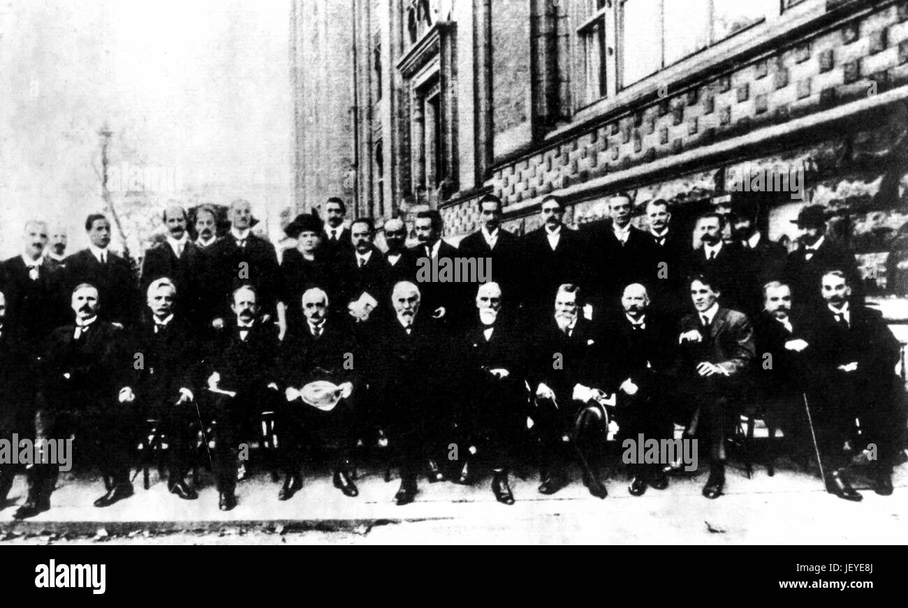 Solvay conference -Fotos und -Bildmaterial in hoher Auflösung – Alamy