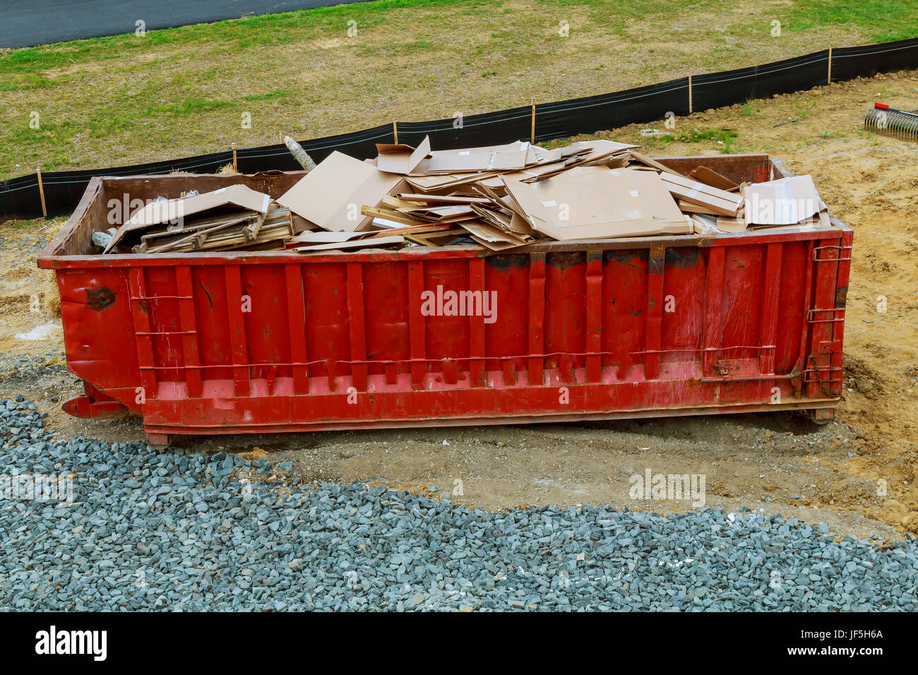 Overflow dumpster -Fotos und -Bildmaterial in hoher Auflösung – Alamy