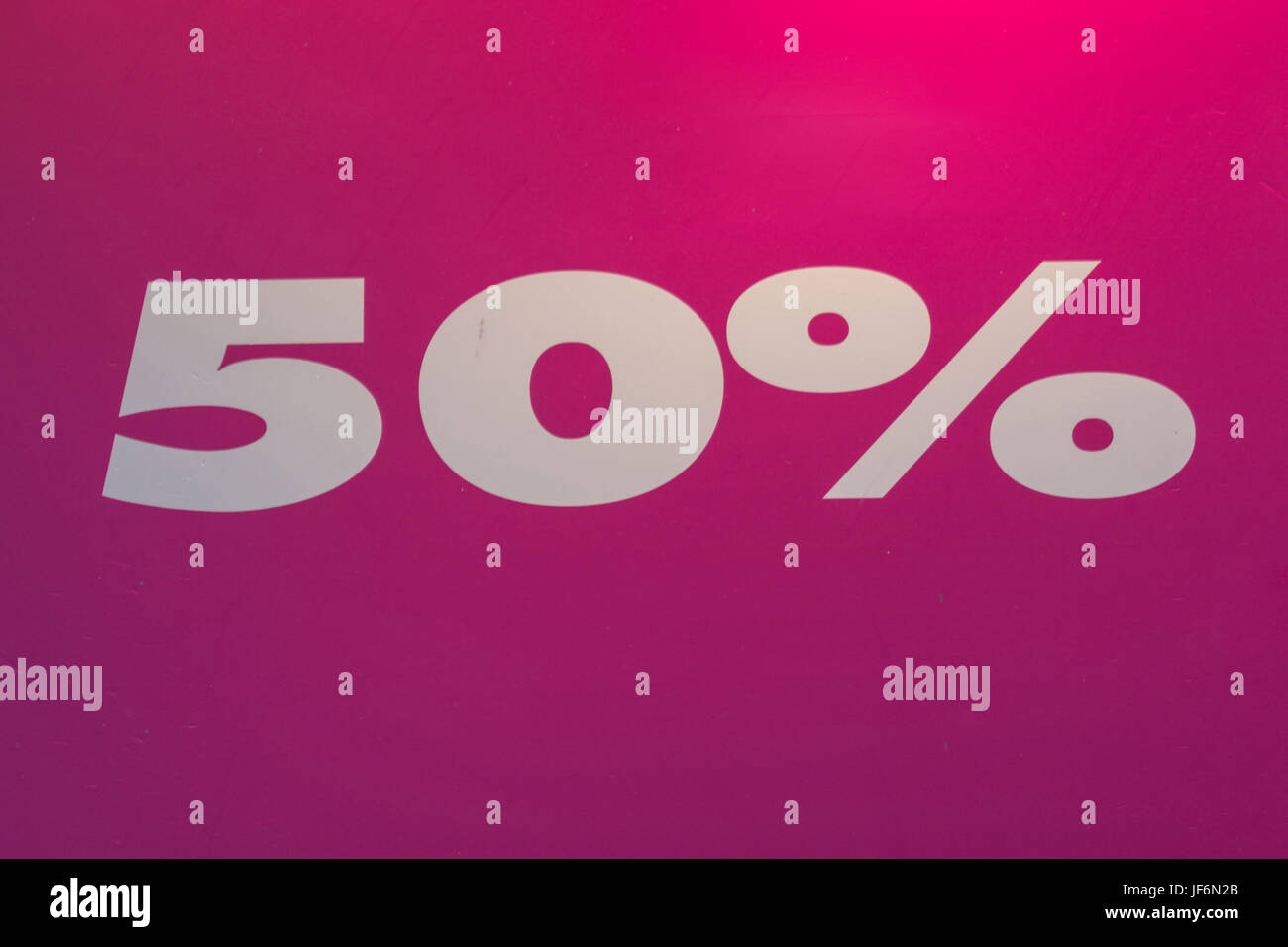 Preisschild 50 prozent aus -Fotos und -Bildmaterial in hoher Auflösung ...