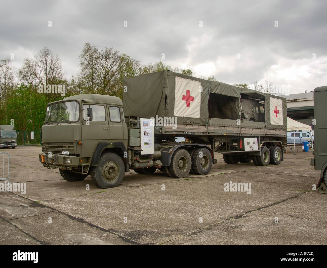 Magirus-Deutz Krankenwagen LKW, Schüsse Artilleriemuseum Brasschaat ...