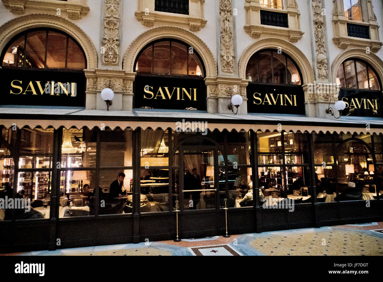Savini restaurant -Fotos und -Bildmaterial in hoher Auflösung – Alamy