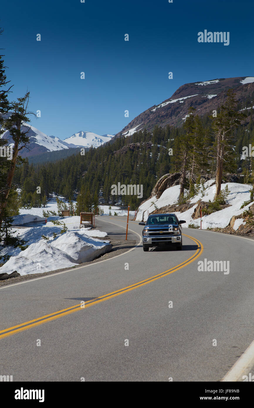 Kalifornien route 120 schnee -Fotos und -Bildmaterial in hoher ...