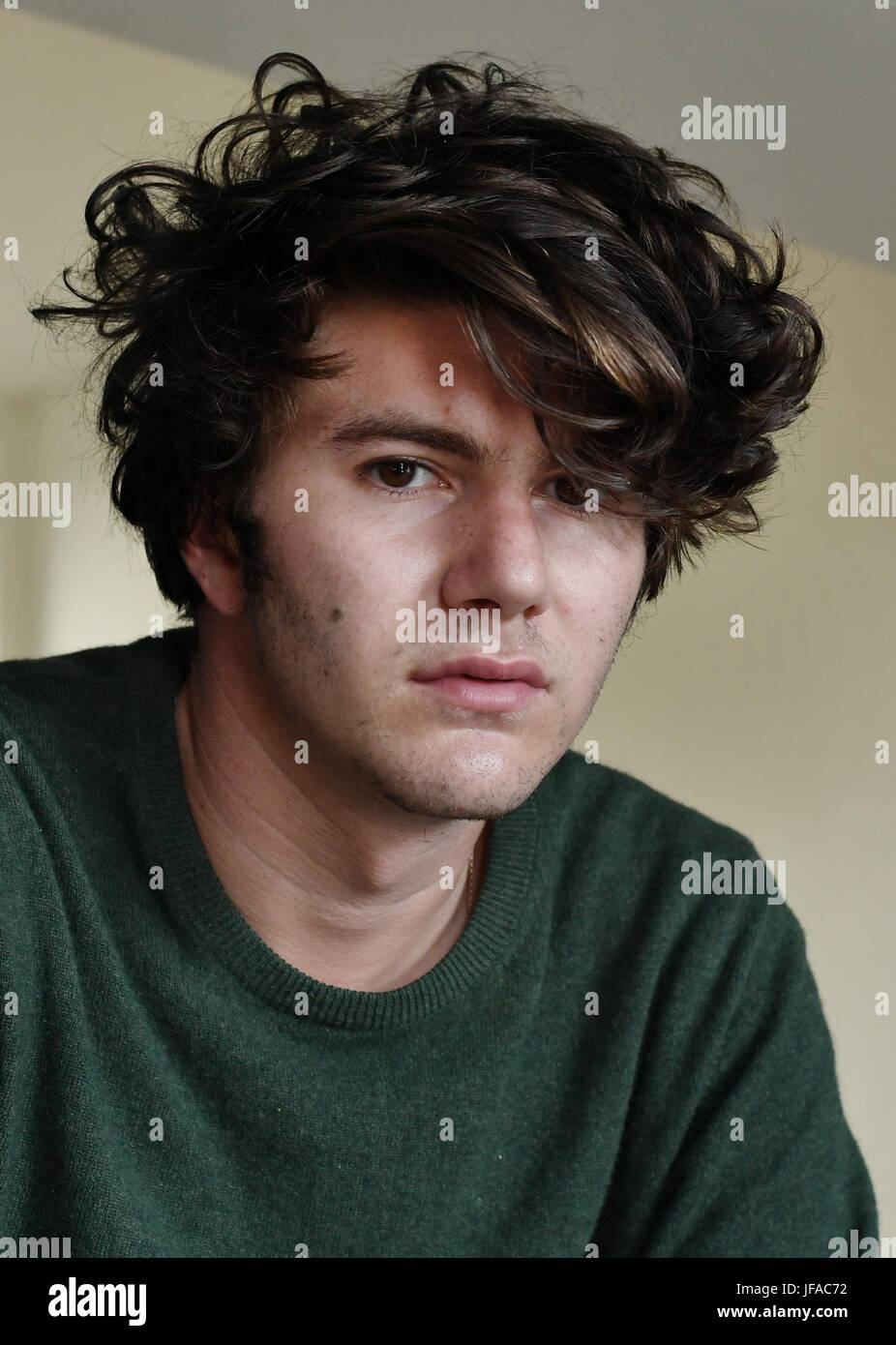 Schweizer singer songwriter -Fotos und -Bildmaterial in hoher Auflösung ...