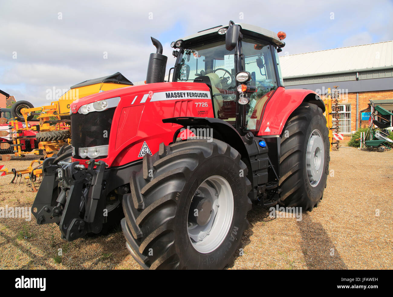Massey Ferguson 7726 Traktor rot auf Verkauf an Thurlow Nunn standen ...