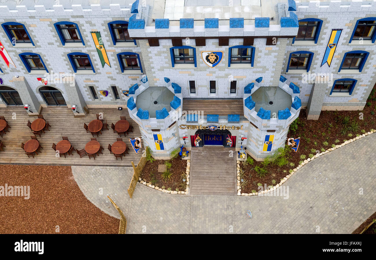 Eine Luftaufnahme des neuen LEGOLAND Schlosshotels, die für die ... Eine Luftaufnahme des neuen LEGOLAND Schlosshotels, die für die ...