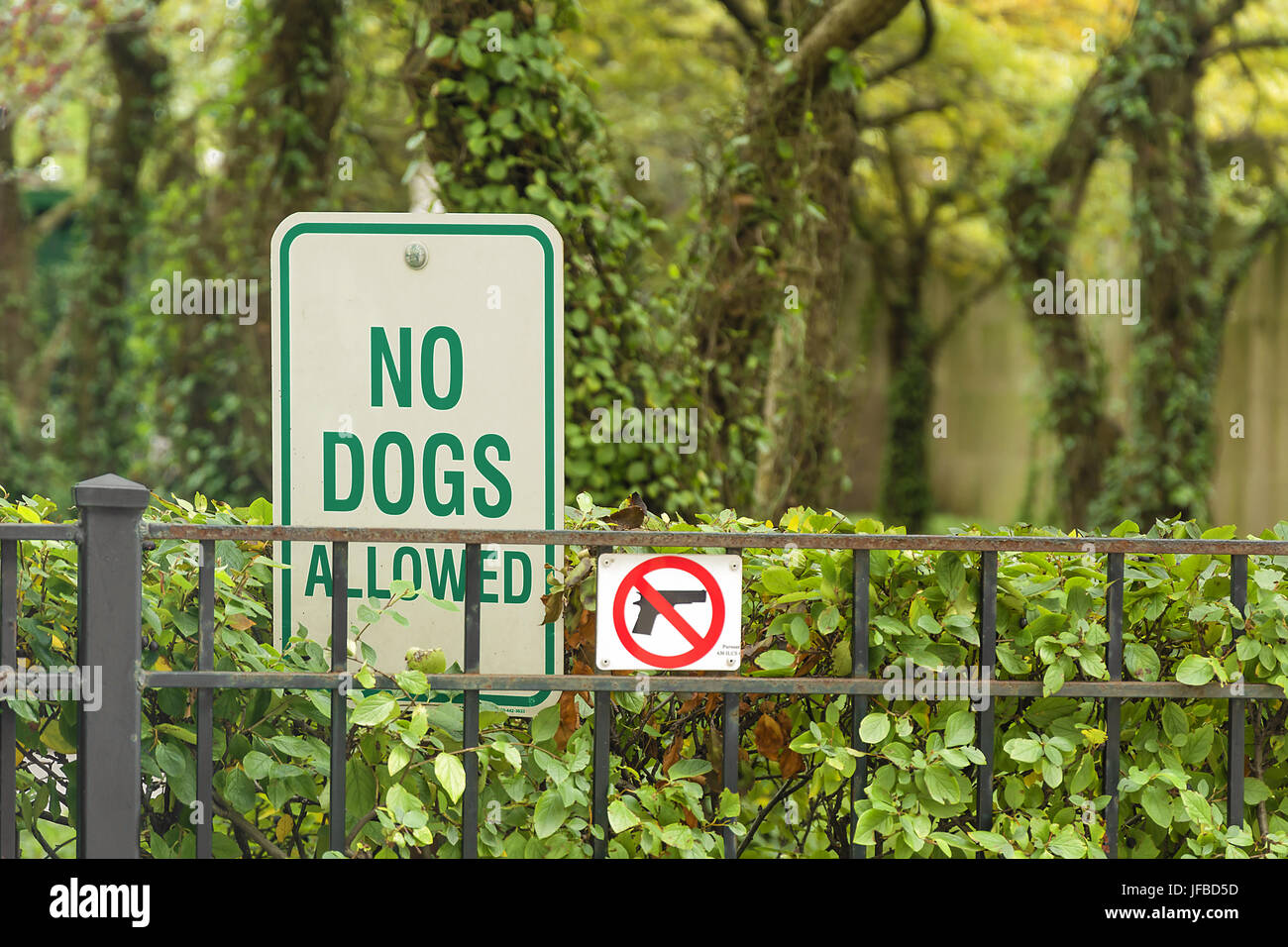 Gewehr freizone zeichen -Fotos und -Bildmaterial in hoher Auflösung – Alamy