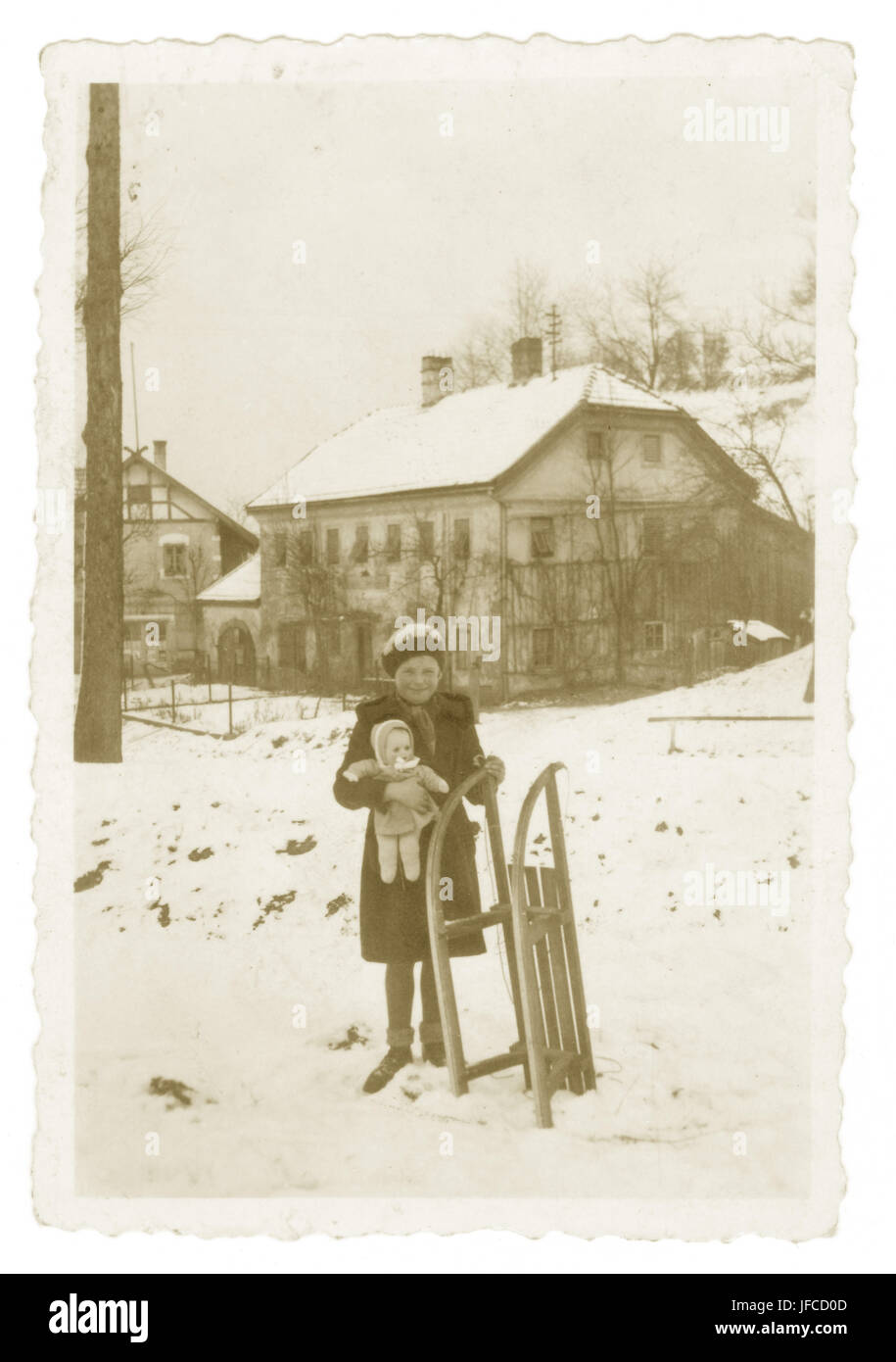 Winter 1940 kinder -Fotos und -Bildmaterial in hoher Auflösung – Alamy