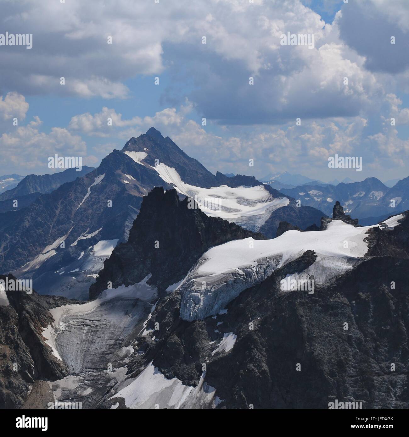 Landschaft der schneeberge tal titlis -Fotos und -Bildmaterial in hoher ...