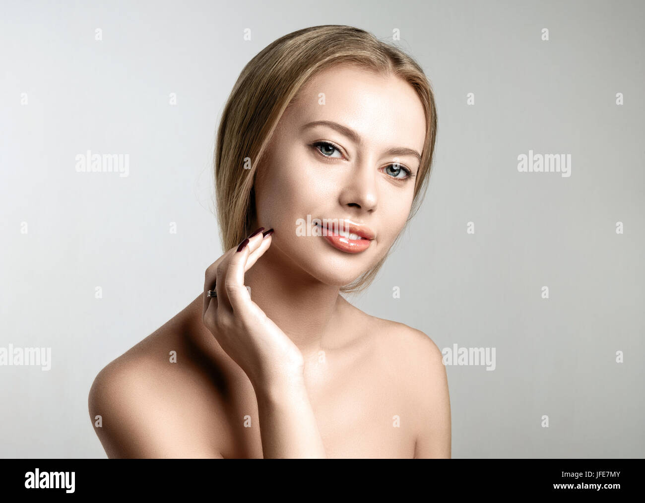 Wunderschönes gesicht -Fotos und -Bildmaterial in hoher Auflösung – Alamy